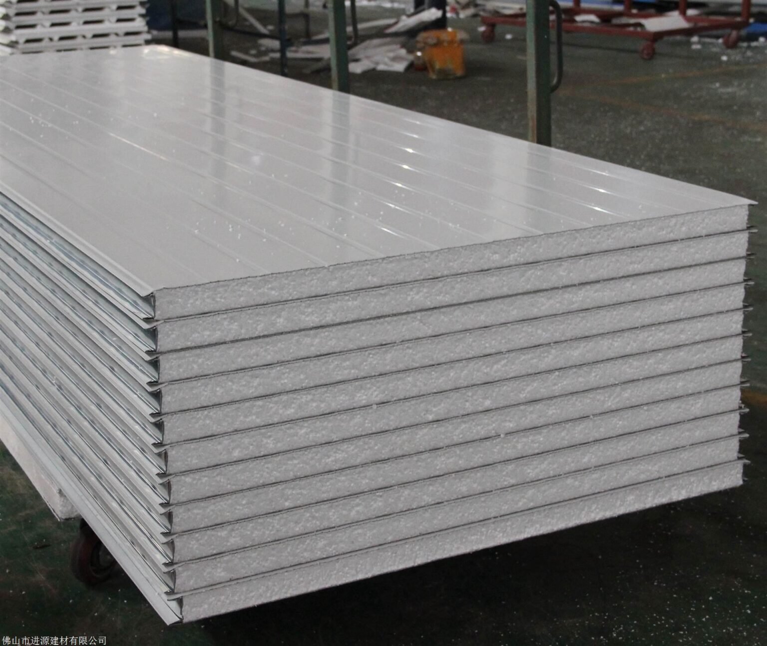 Best Roof Sandwich Panel Materials for Heat and Weather Resistance